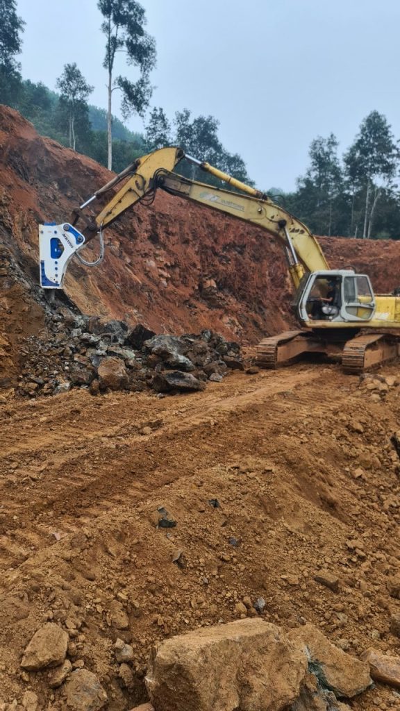 Phá dỡ bằng búa thủy lực - Ưu nhược điểm & lưu ý quan trọng